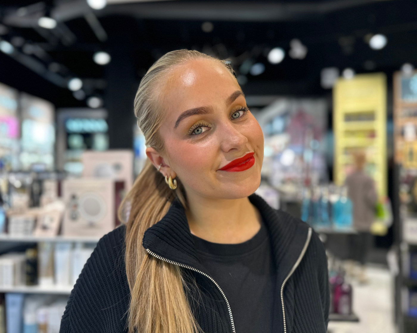 Slik skaper du en glamorøs nyttårs makeup look! - Fredrik & Louisa