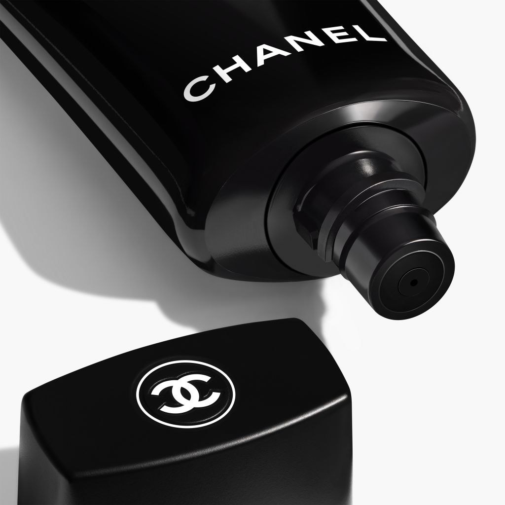 CHANEL La Base Matifiante Base De Teint Perfection - Fredrik & Louisa